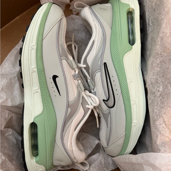 Nike | Shoes | Nike Air Max Bliss In White And Green 95w | Poshmark